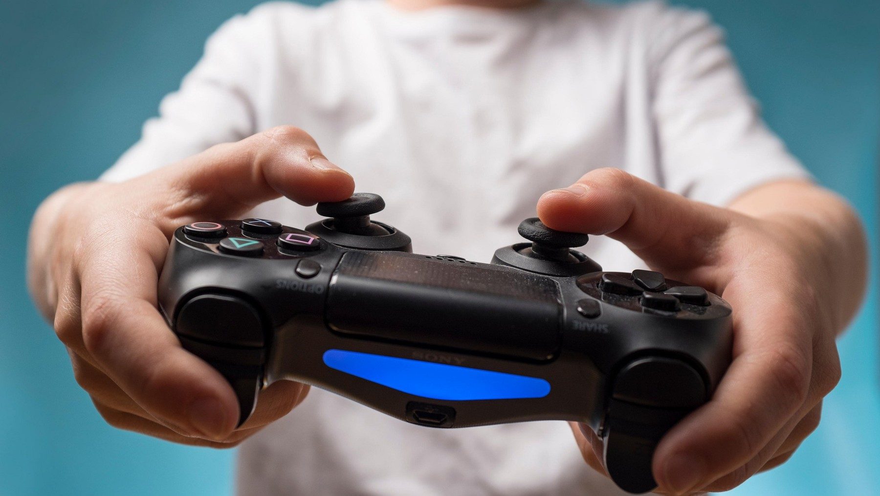 Un Băiețel De 12 Ani Care Se Juca Playstation La Miezul Nopții A Salvat ...