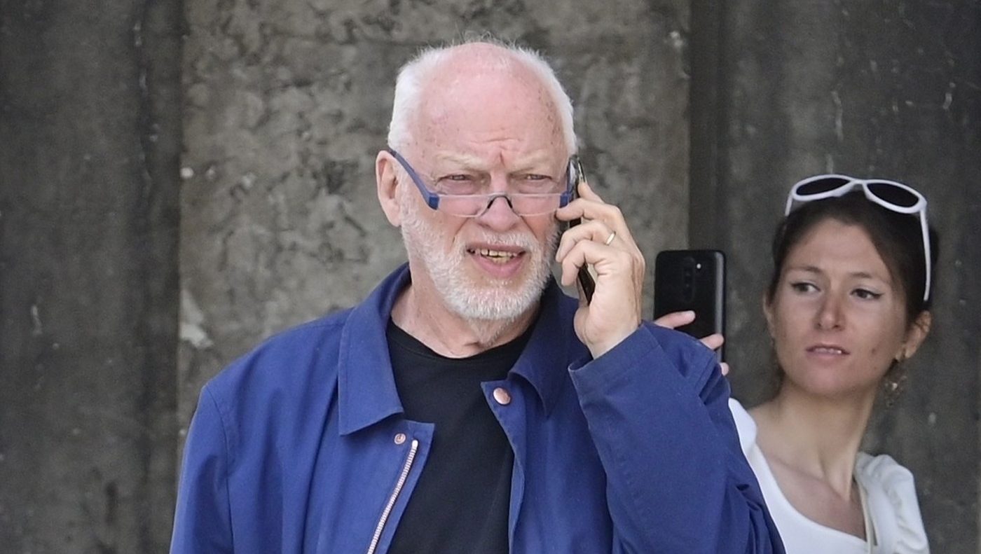 Legendarul Chitarist Al Pink Floyd, David Gilmour, încearcă Să-și Vândă ...