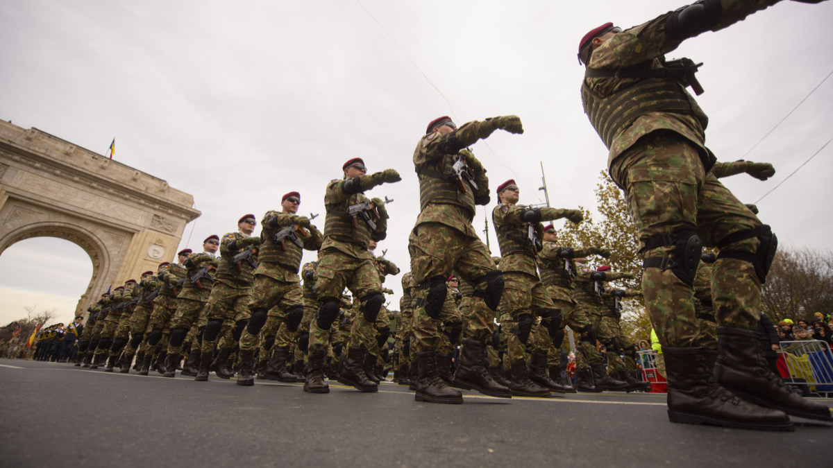 Repetiție Generală Pentru Parada Militară Națională, Sâmbătă, La Arcul ...