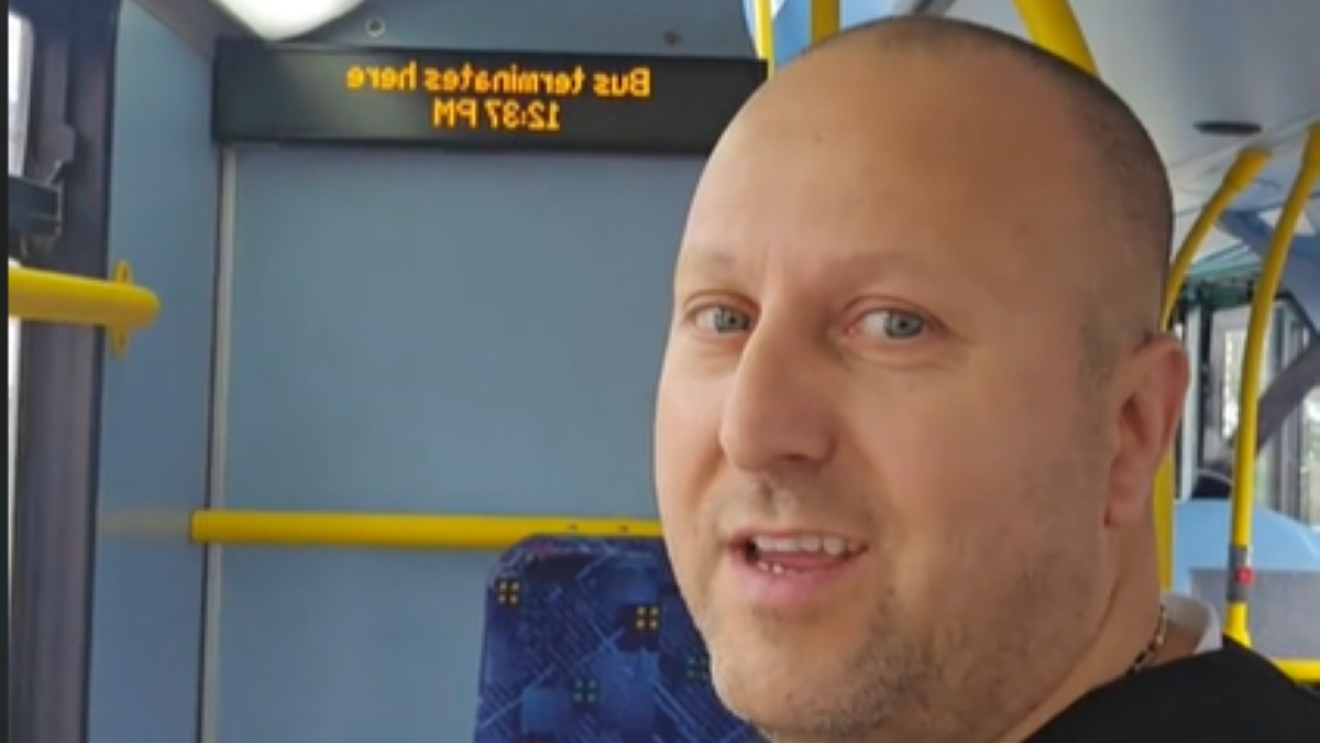 Un șofer Român De Autobuz Din Londra Anunță Că O Călătorie Va Costa 3 ...
