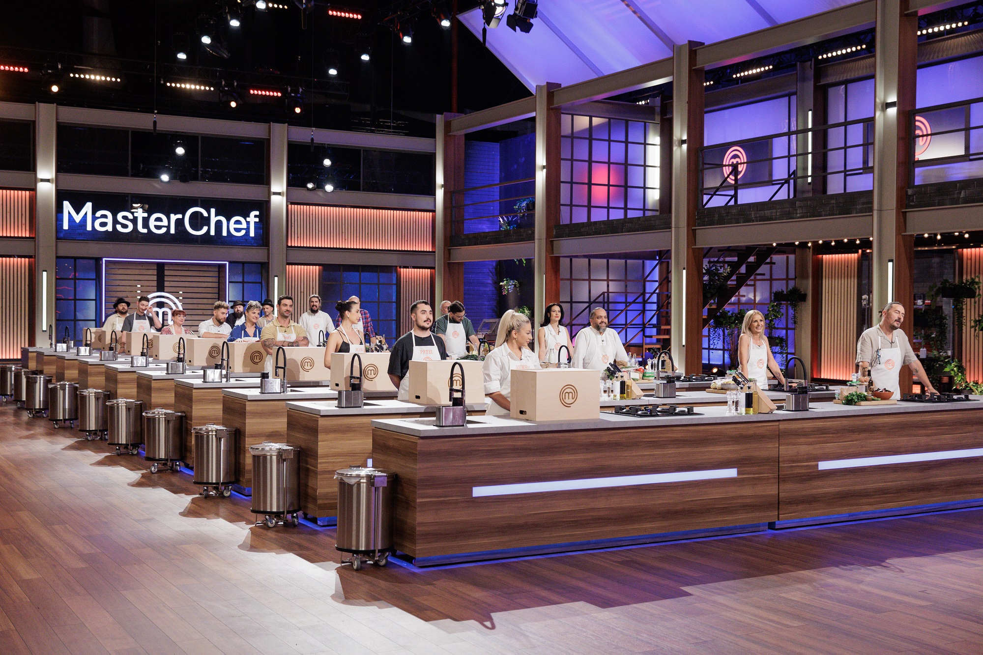 10 Concurenți MasterChef Sezonului 9 Vor Găti în Această Seară, Alături ...