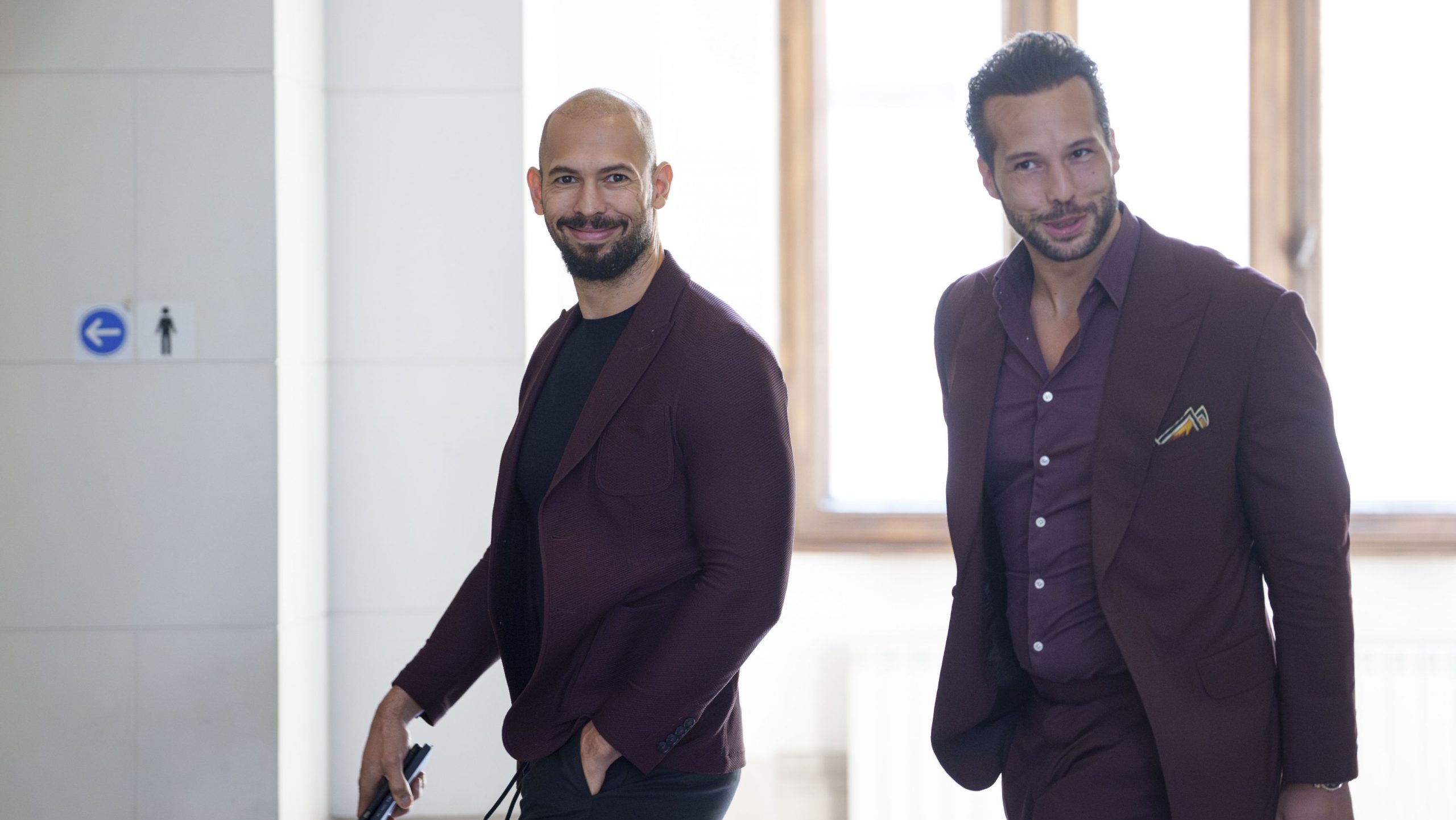 O Americancă îi Acuză Pe Frații Tate Că Au Adus-o în România și Au ...