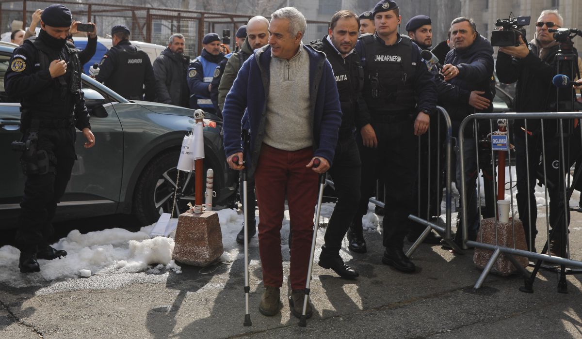 Călin Georgescu dus la Parchetul General. A fost blocat în trafic
