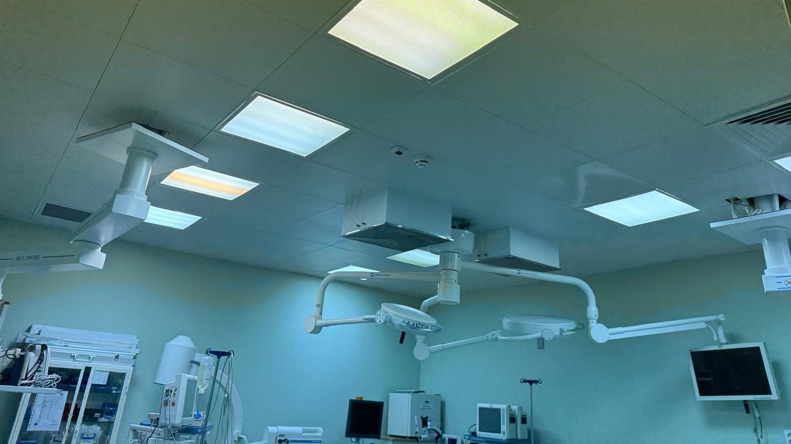 Tavan fals desprins în timpul unei operaţii, la Institutul Marius Nasta ...