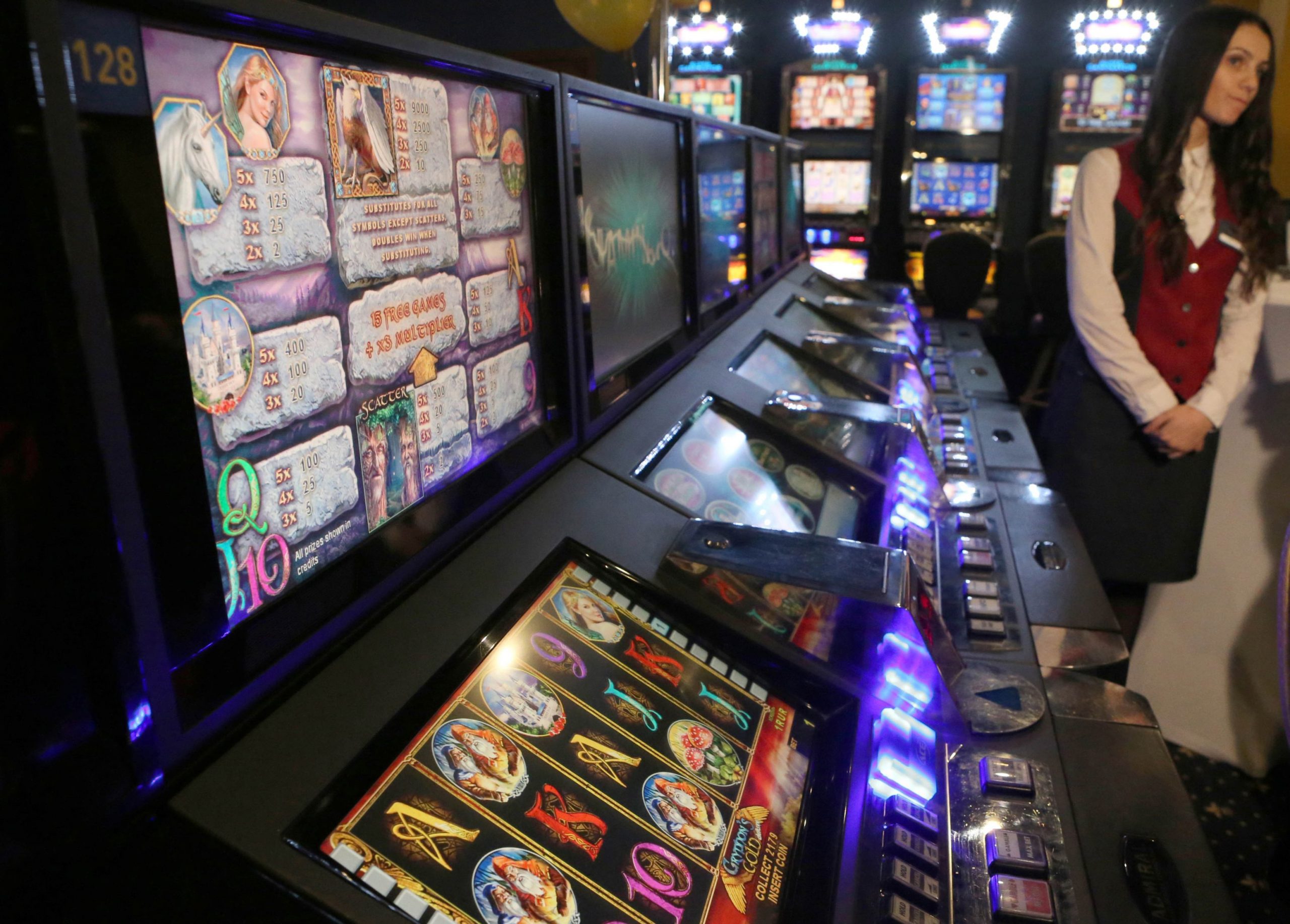 Proprietarii unei săli de jocuri din Anzola dell'Emilia, acuzați de ...