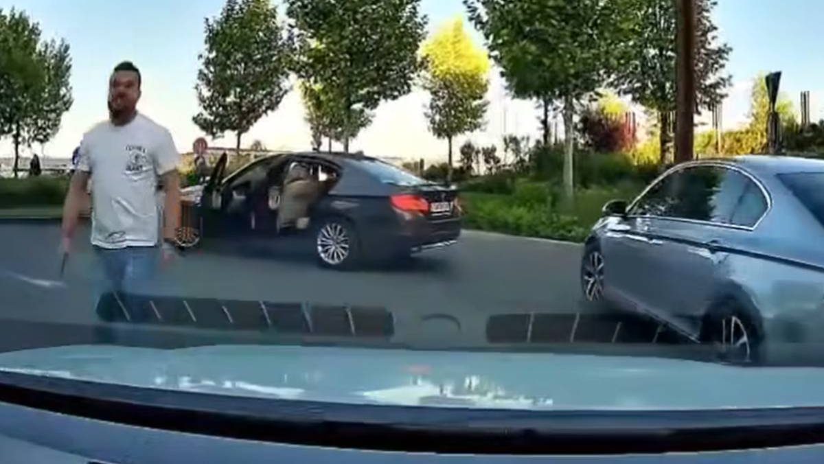 Șofer de BMW, filmat când lovește cu ranga o mașină, în Timișoara ...