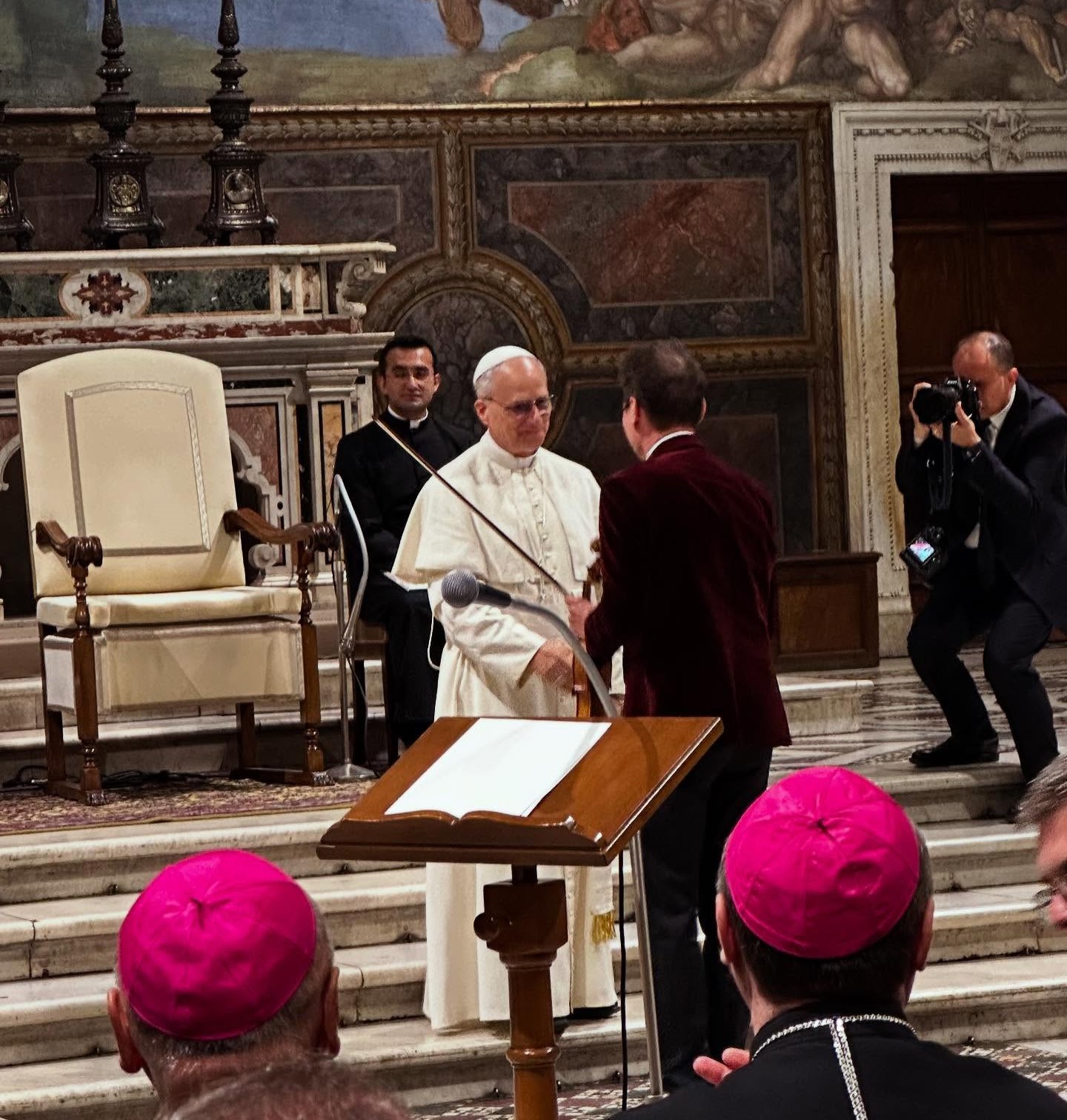 Violonistul Alexandru Tomescu, recital în Capela Sixtină cu Rapsodia Română