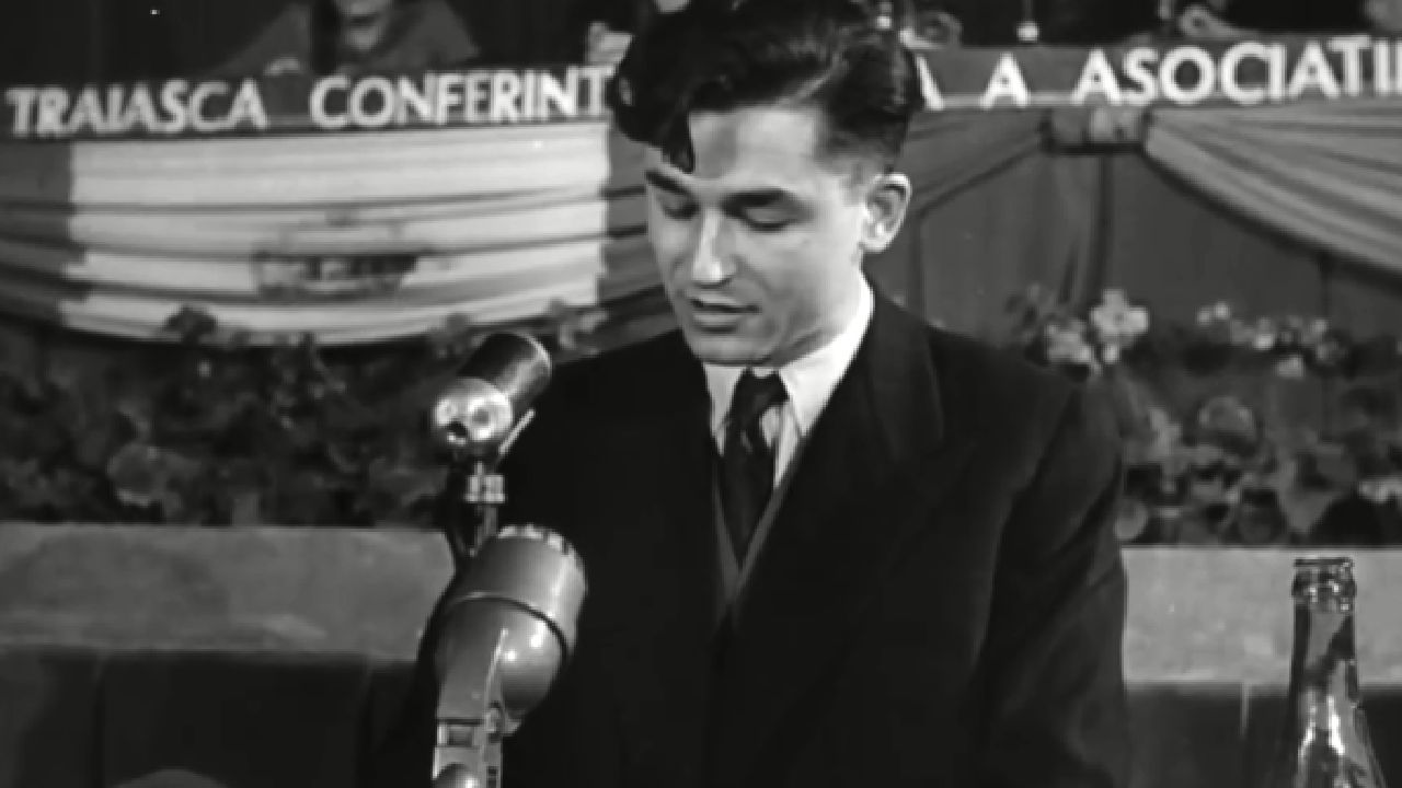 Cum arăta acum 68 de ani primul președinte al României de după Revoluție