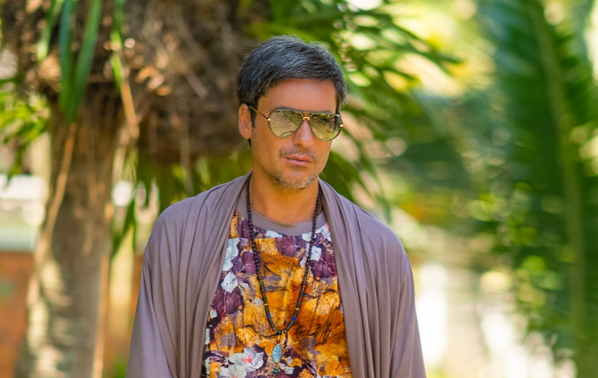 Imaginea cu Radu Vâlcan în coteț, înainte de premiera Insula Iubirii ...