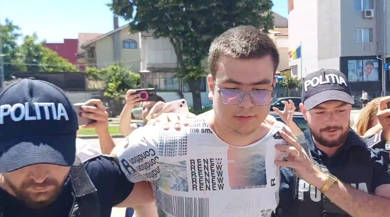 Studentul care a vrut să-i dea foc unui profesor după ce l-a picat la examen, condamnat la 5 ani ...