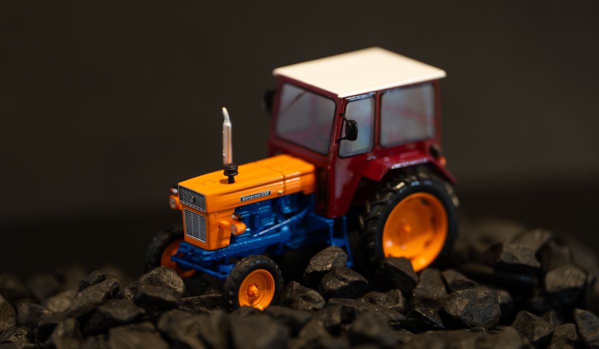 Machete de tractoare, miniaturi cu mașini iconice de epocă - modele ...