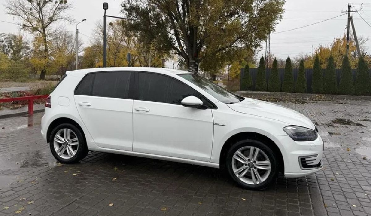 Surpriza unui șofer după ce a cumpărat un Volkswagen e-Golf electric ...