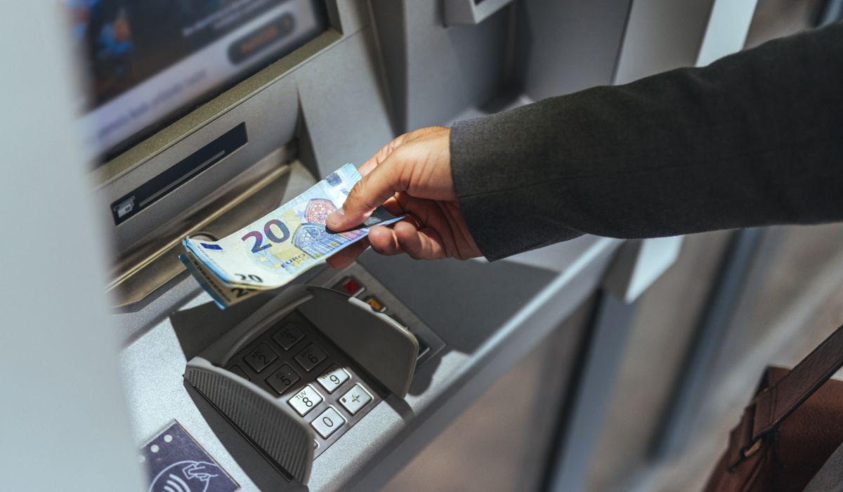 Noi reguli pentru bancomate au intrat în vigoare! Retragerea de numerar ...