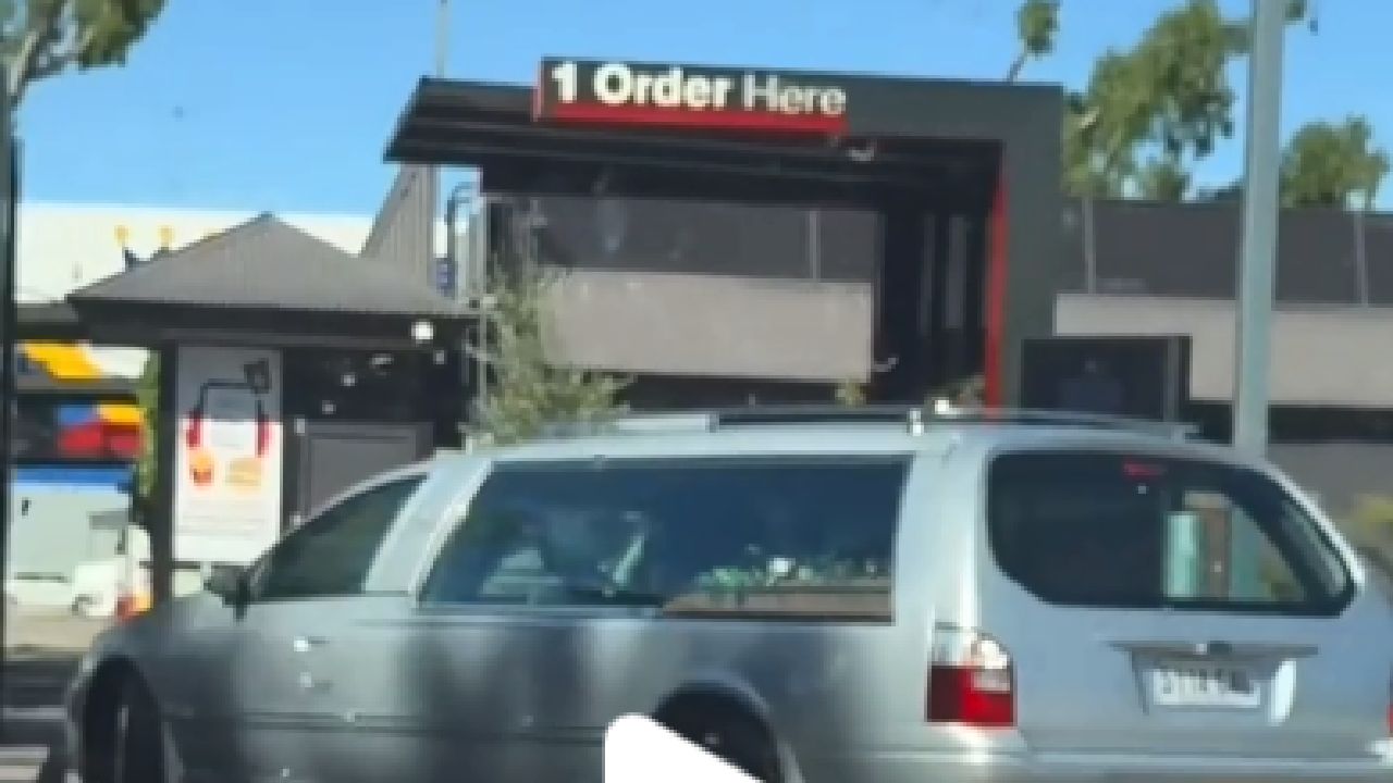 Dric surprins la McDonald’s, în Australia