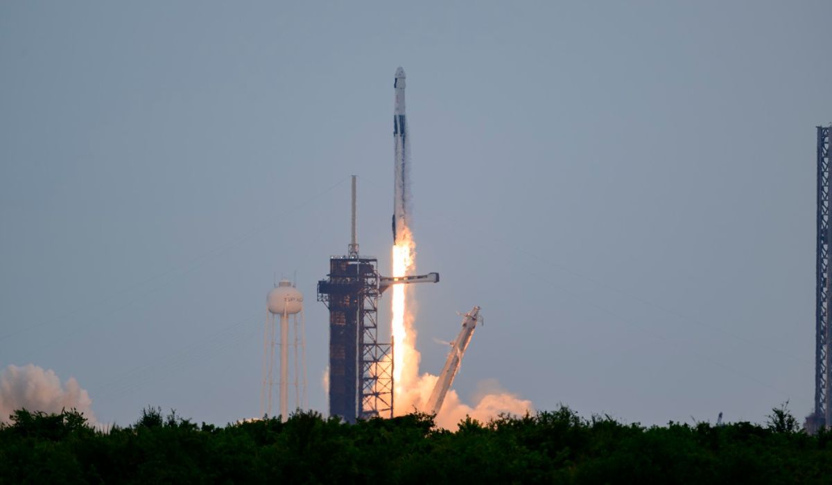 NASA și SpaceX trimit în spațiu următorul echipaj ISS mai devreme decât ...
