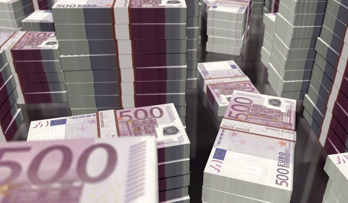 O companie din China și-a premiat angajații cu „munți” de bani, fiecare ...