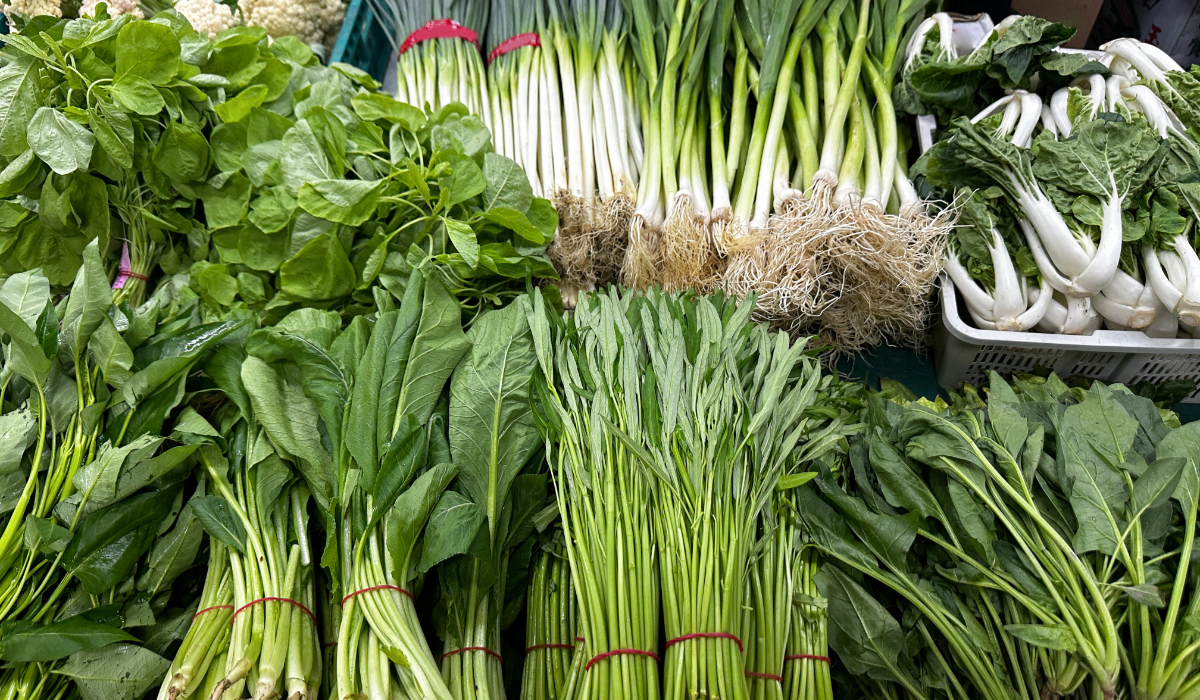 Cum sunt controlate salata, ceapa verde și spanacul de pe tarabele din ...