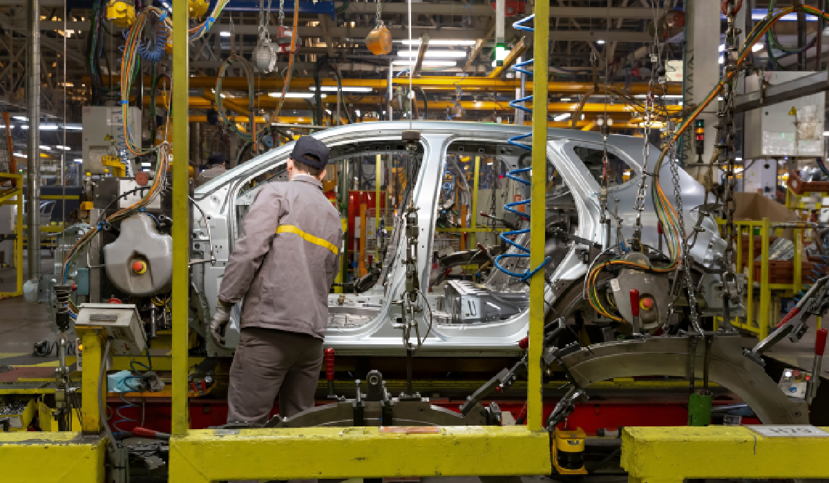Peste 340.000 de joburi au dispărut din industria auto din 2019. De ce ...