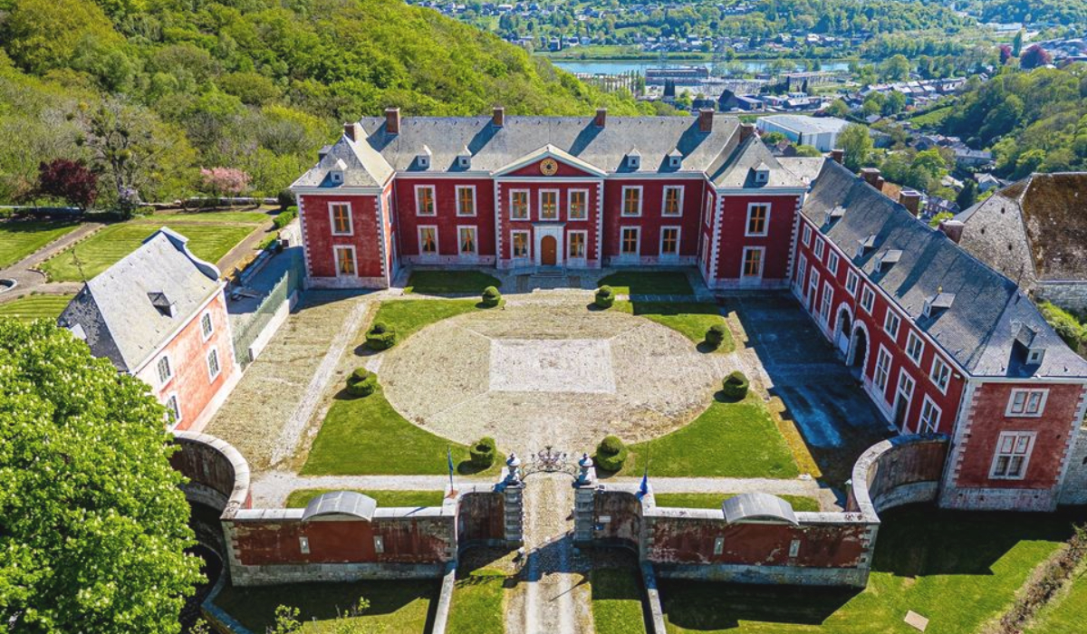 Un castel de 300 de ani în Belgia se vinde mai ieftin decât un ...