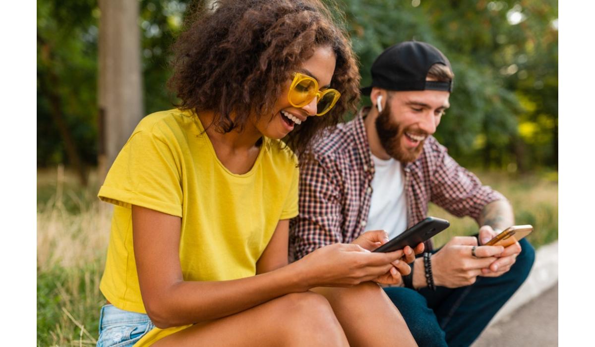 eSIM vs cartela prepay: ce e mai ieftin și mai simplu când pleci în vacanță