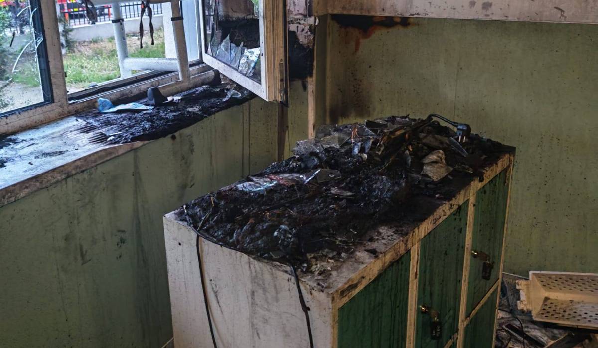 O școală a luat foc în Oradea. Fumul a înghițit clădirea până la etajul ...